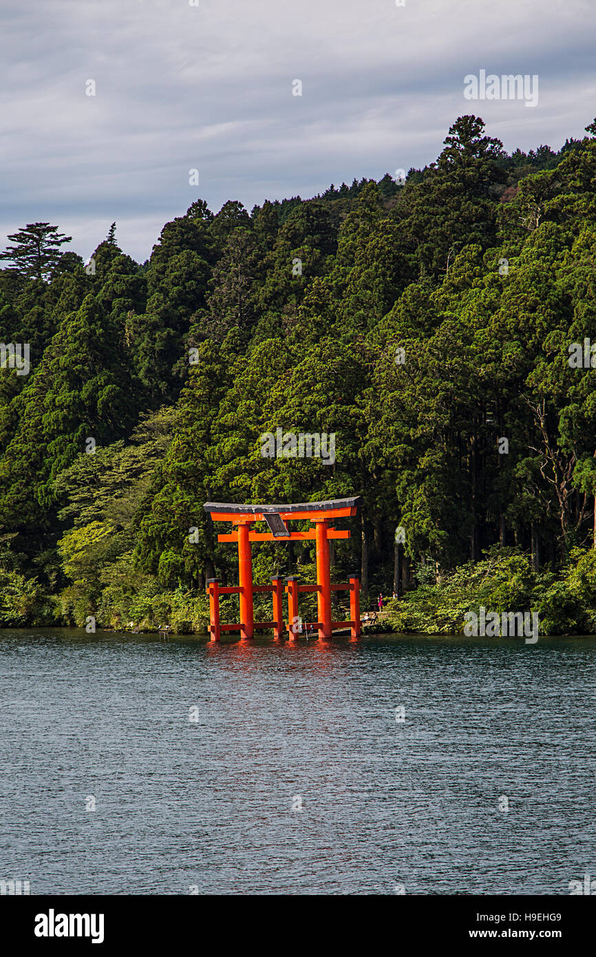 The red torii in Lake Ashi, Hakone,Japan Stock Photo - Alamy