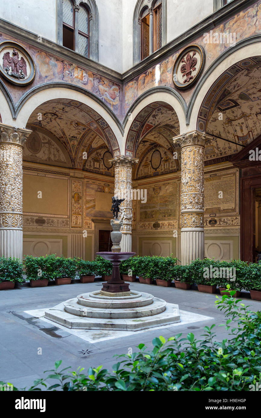 Palazzo vecchio courtyard hi-res stock photography and images - Alamy