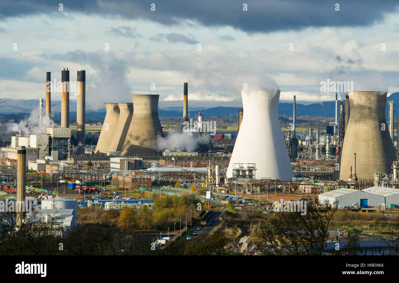 The Grangemouth oil refinery Scotland. Grangemouth Ineos is the Stock ...