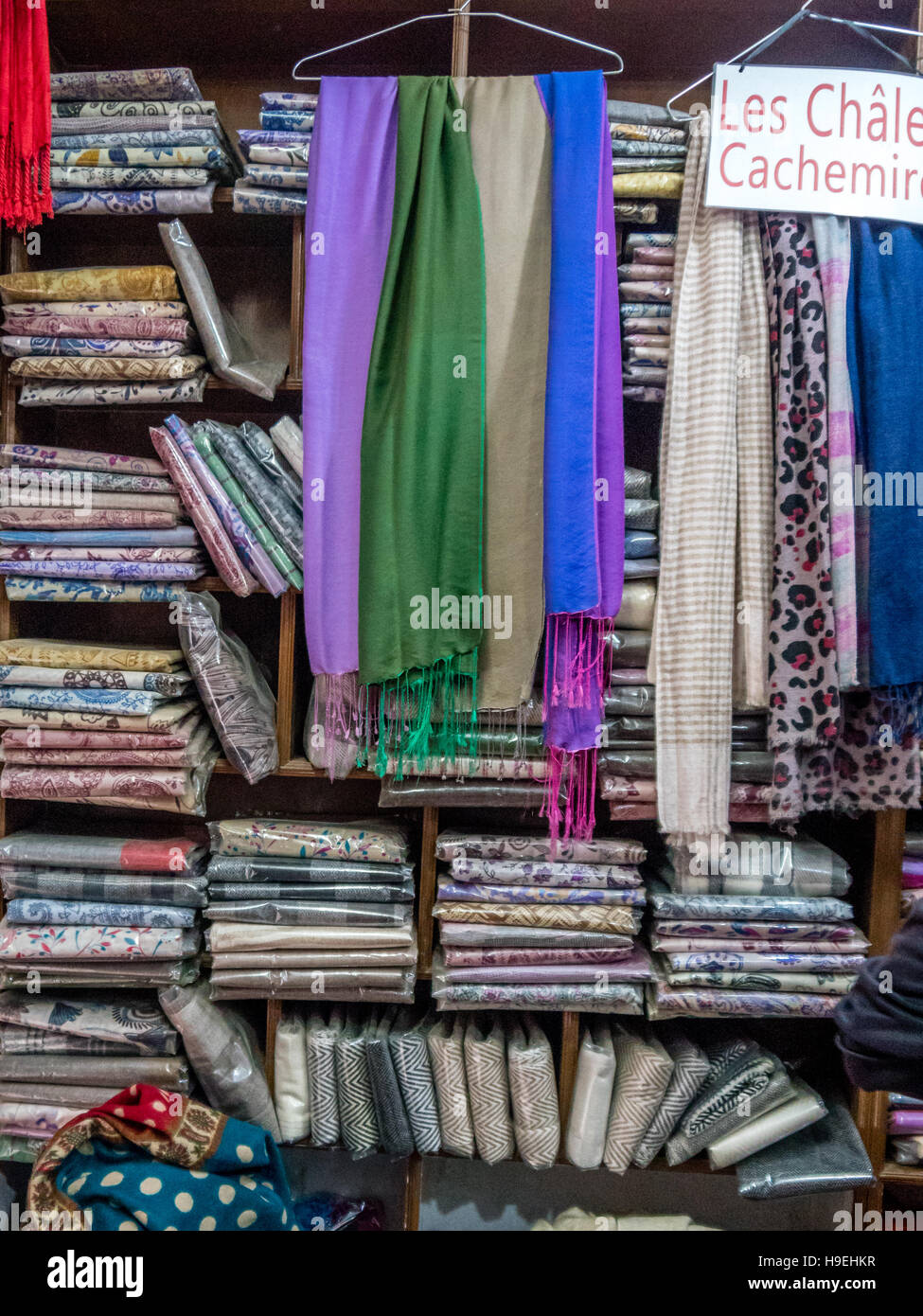 Cashmere scarves hi-res stock photography and images - Alamy