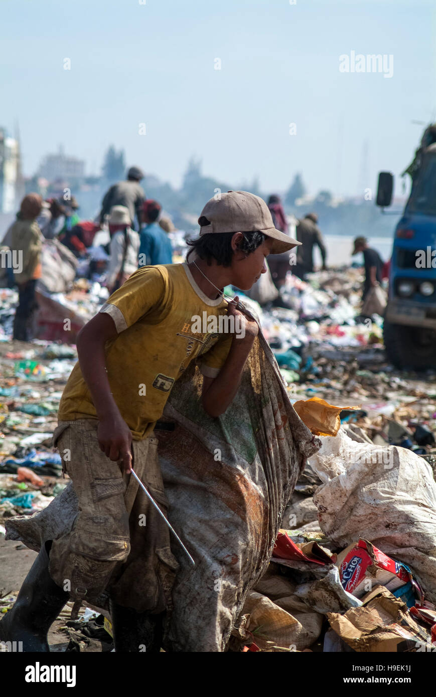 The former Stung Meanchey garbage dump (nicknamed Smokey Mountain) in ...