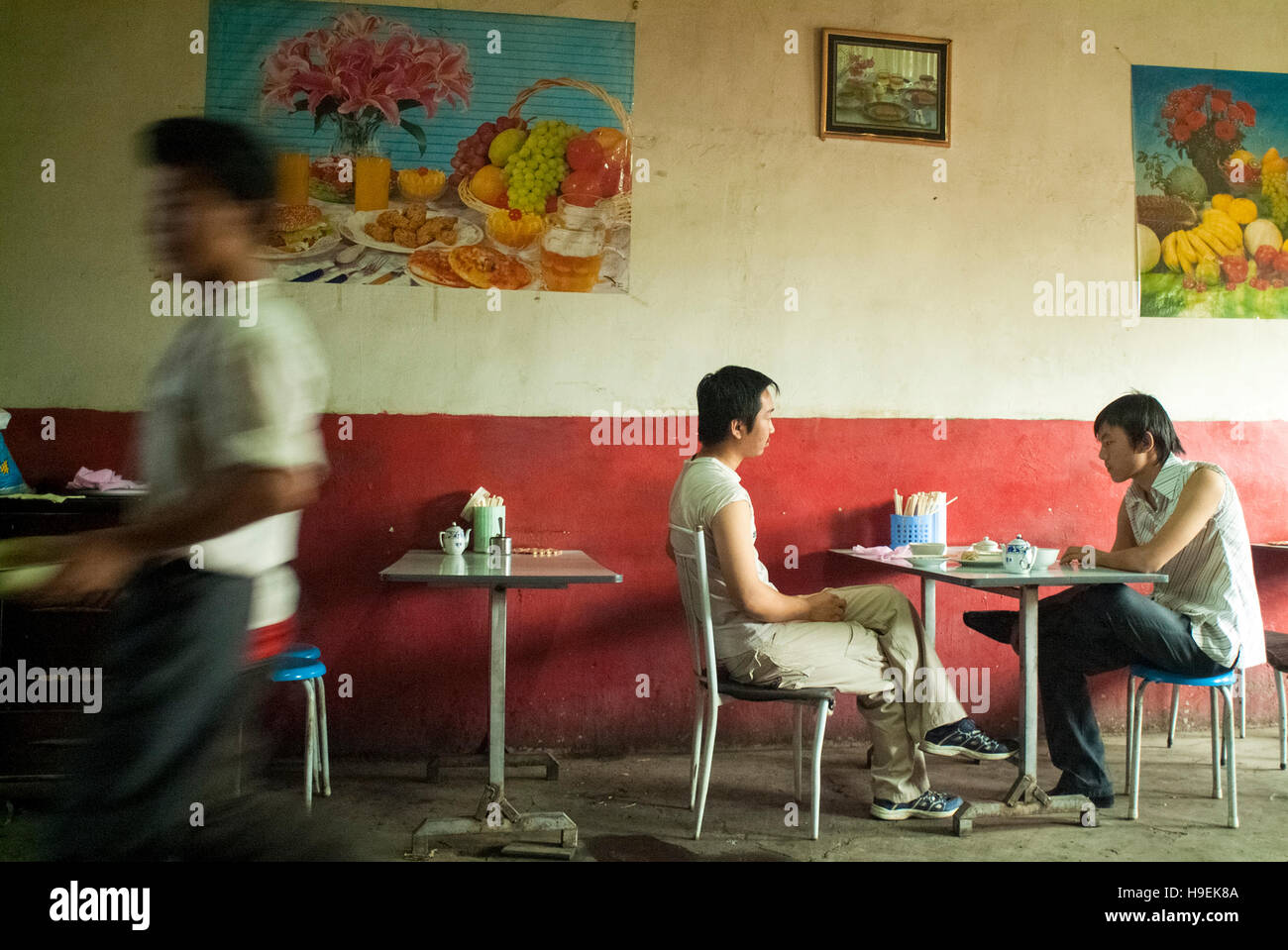 Haan Chinese diners at a noodle soup cafe in Turfan, Xinjiang Province ...