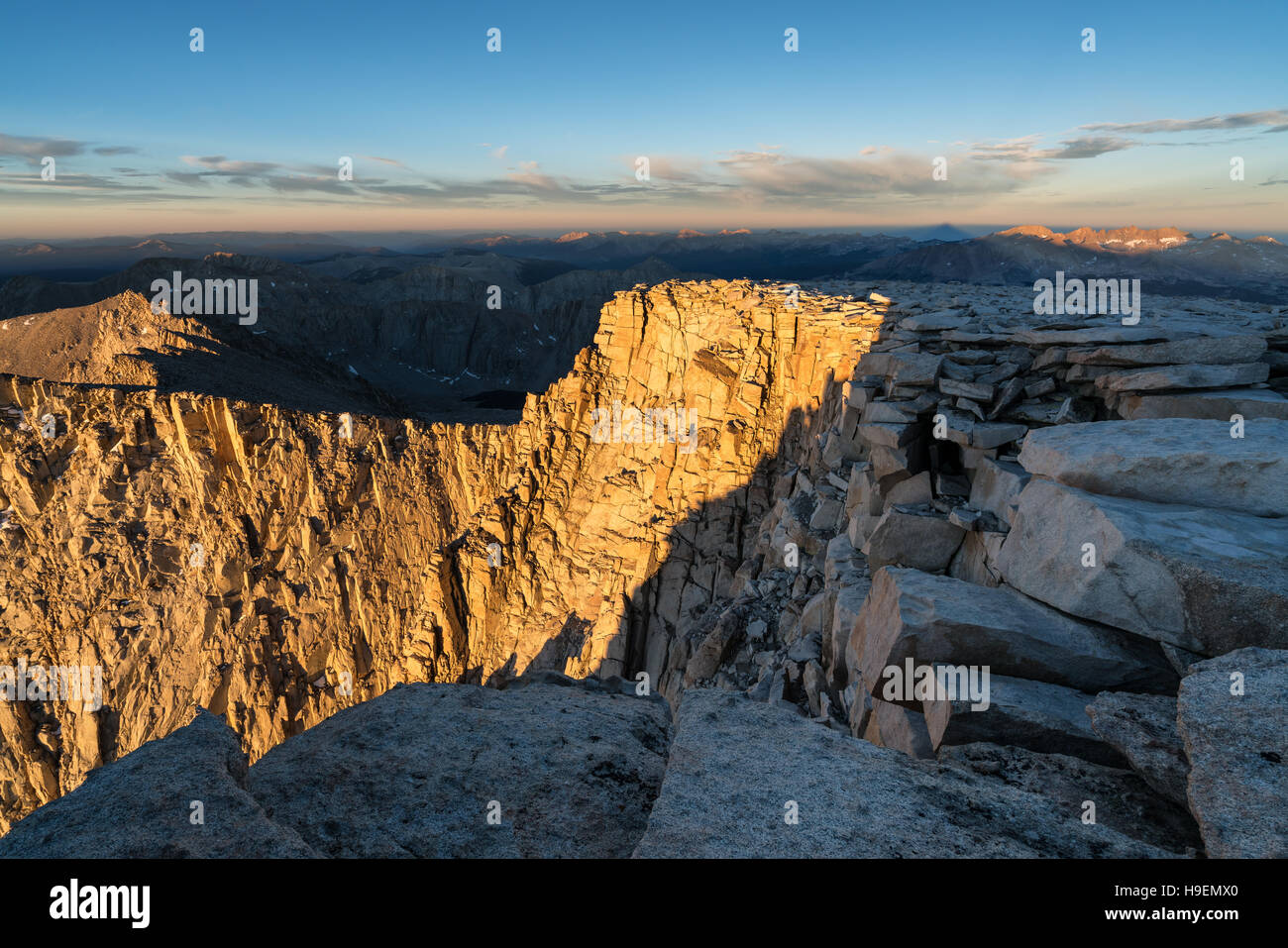 Sunrise at the summit of Mount Whitney, Sequoia National Park ...
