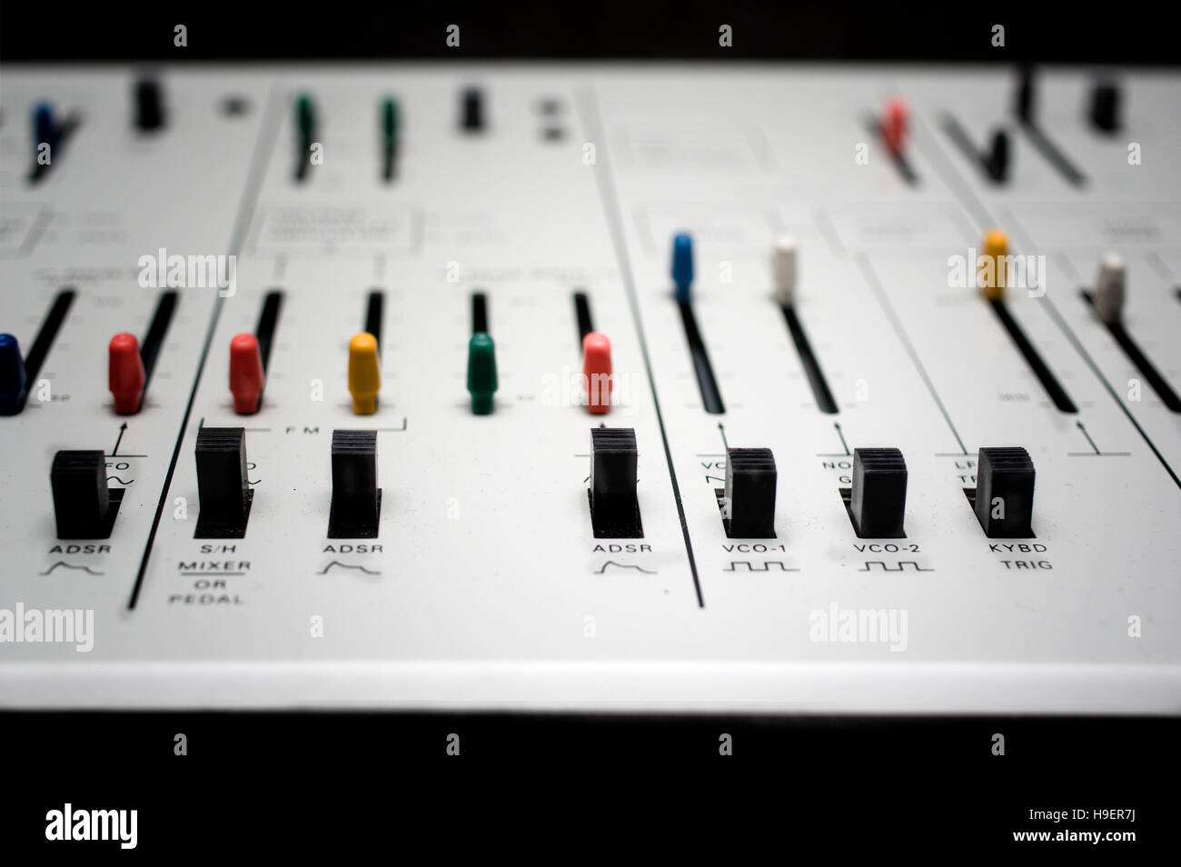Synthesizer knobs hi-res stock photography and images - Alamy