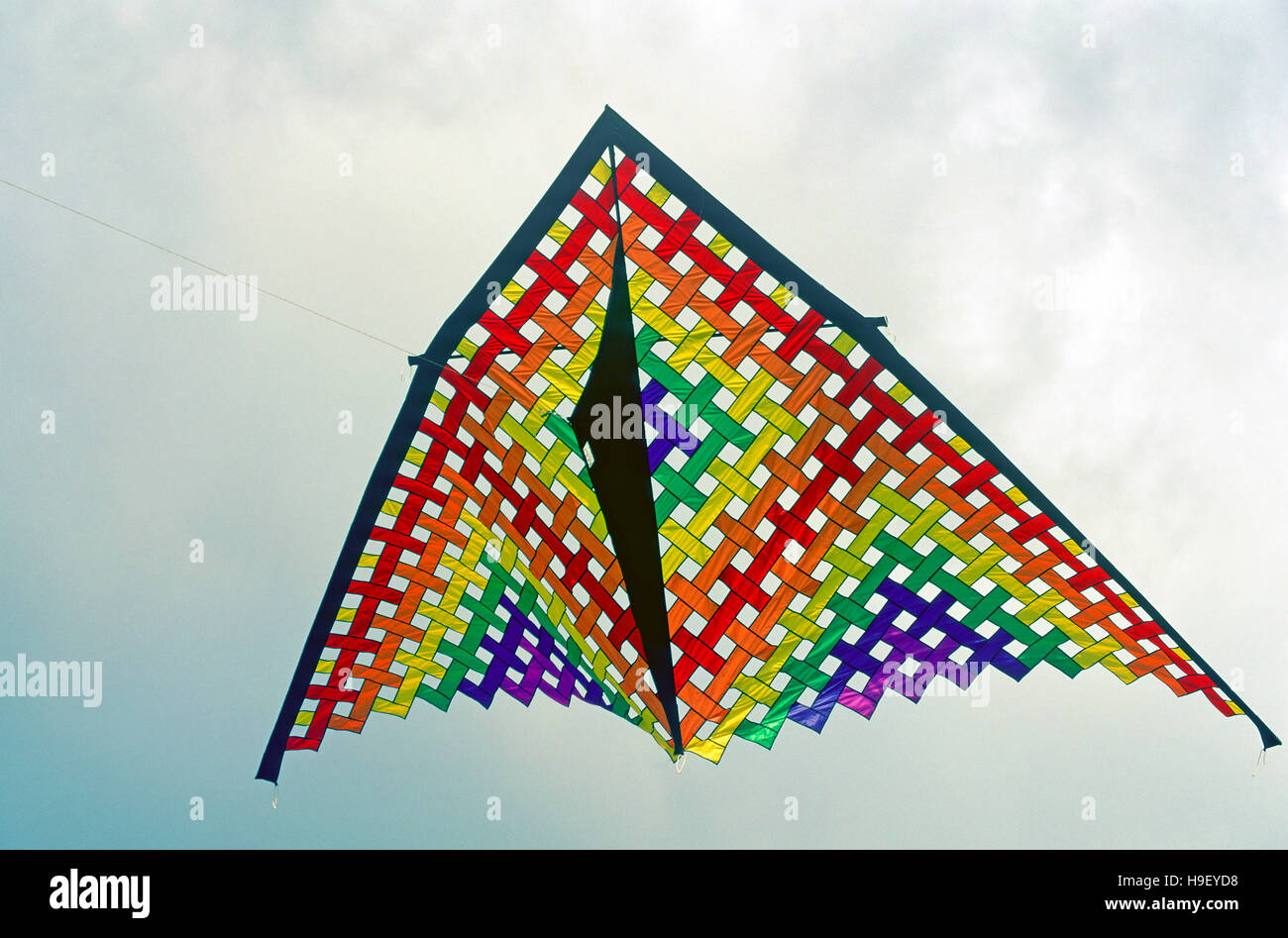 Triangular kite flying at the international kites meeting "Coloriamo i ...