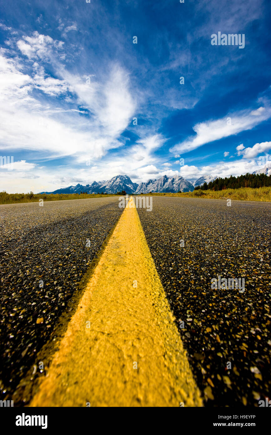 Yellow strip in middle of road Stock Photo - Alamy