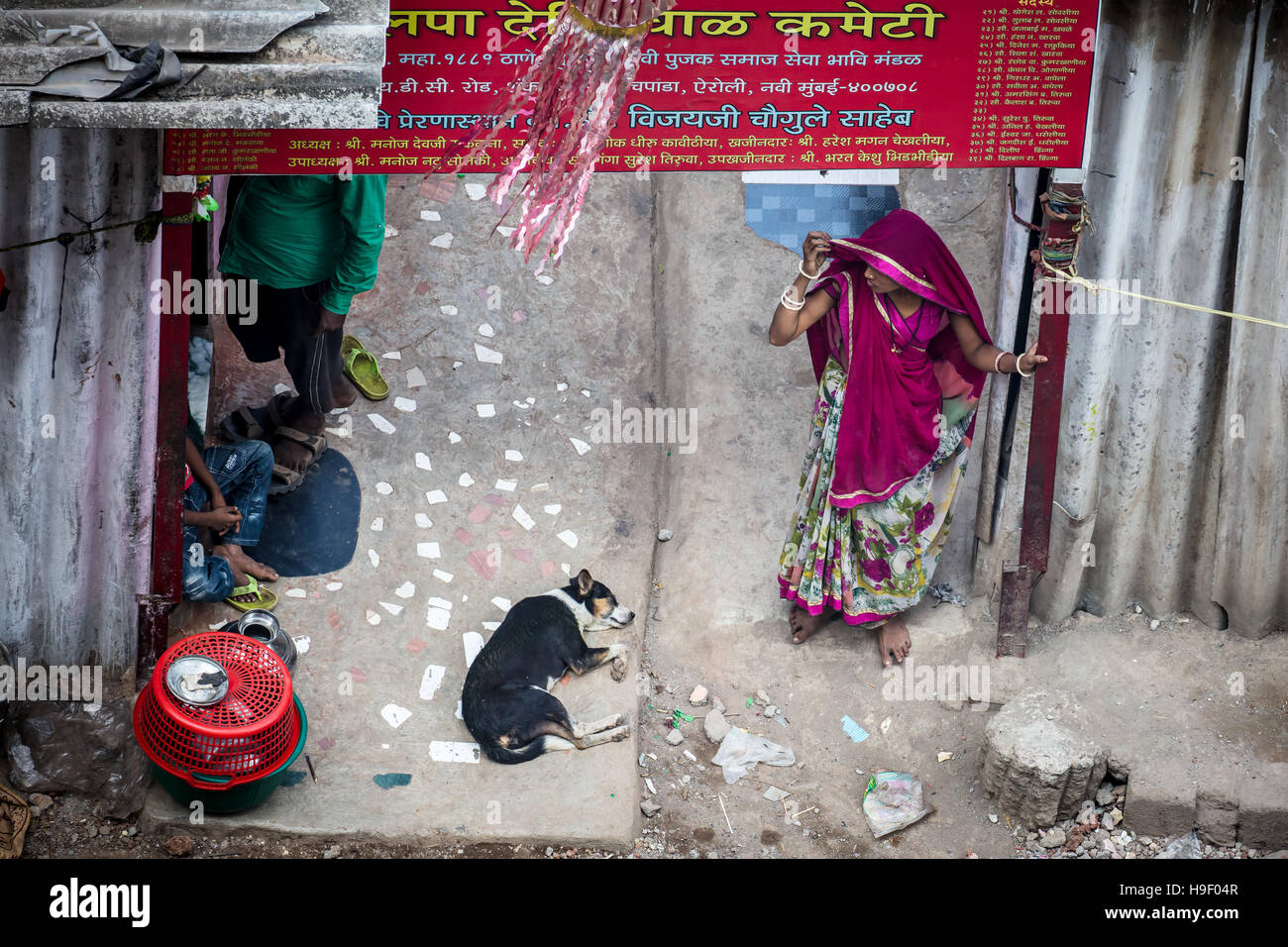 India Slum Scene Stock Photo - Alamy