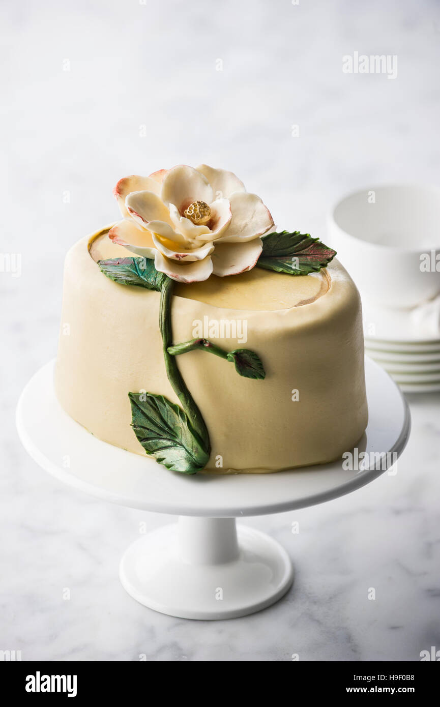 Extravagant cake hi-res stock photography and images - Alamy