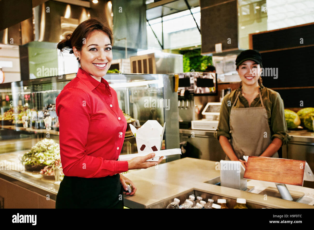 Food court in mall america hi-res stock photography and images - Alamy