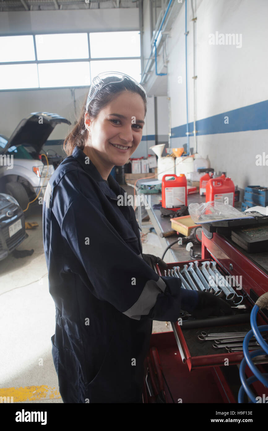 Portrait of smiling Hispanic mechanic Stock Photo - Alamy