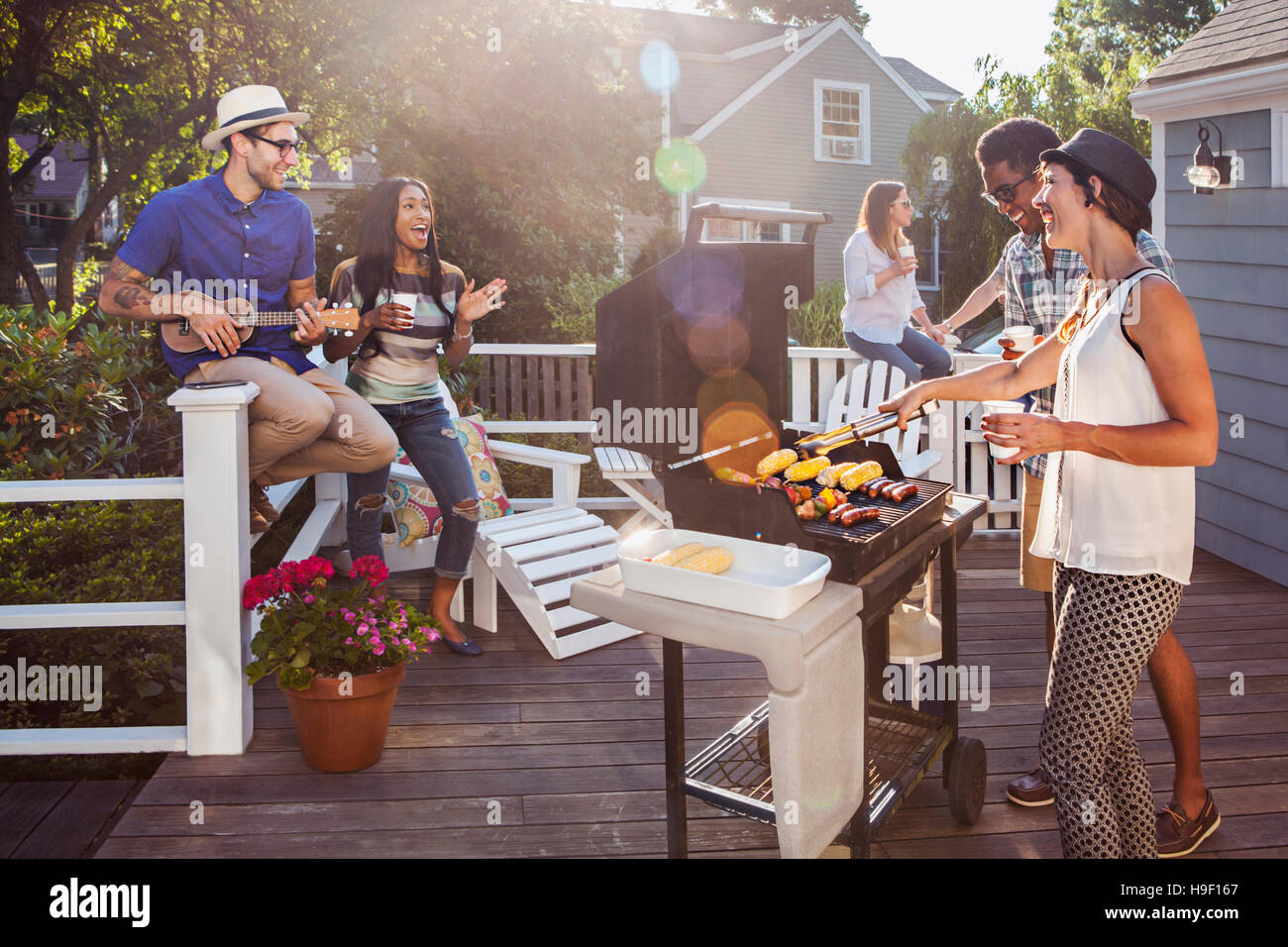 Grilling group five friends hi-res stock photography and images - Alamy