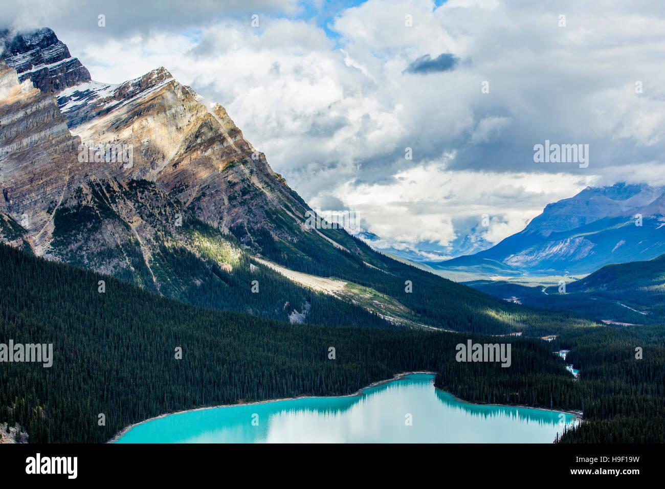 Still lake in mountain valley Stock Photo - Alamy