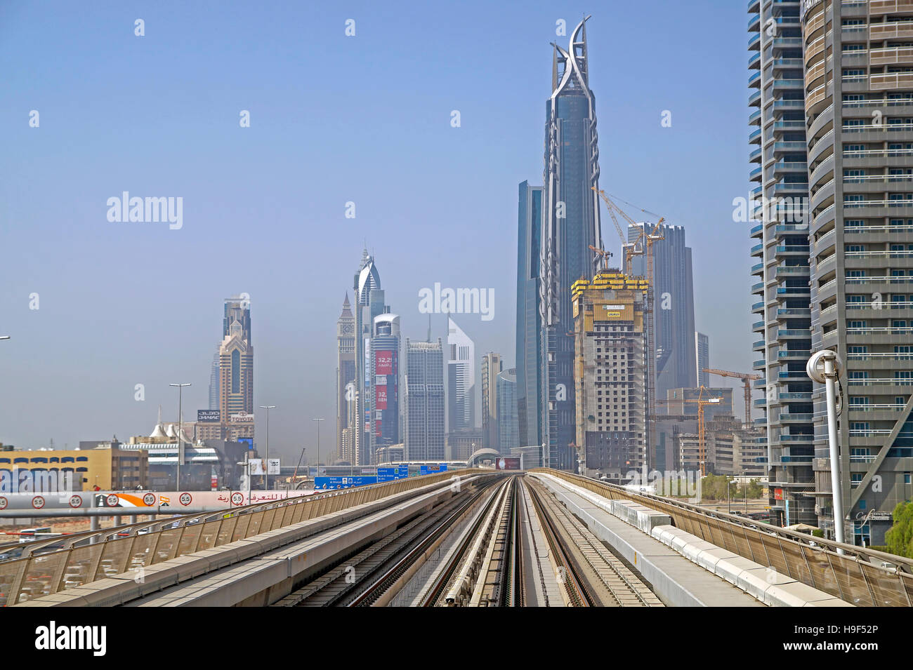 Metro train on the Red line in Dubai Stock Photo - Alamy