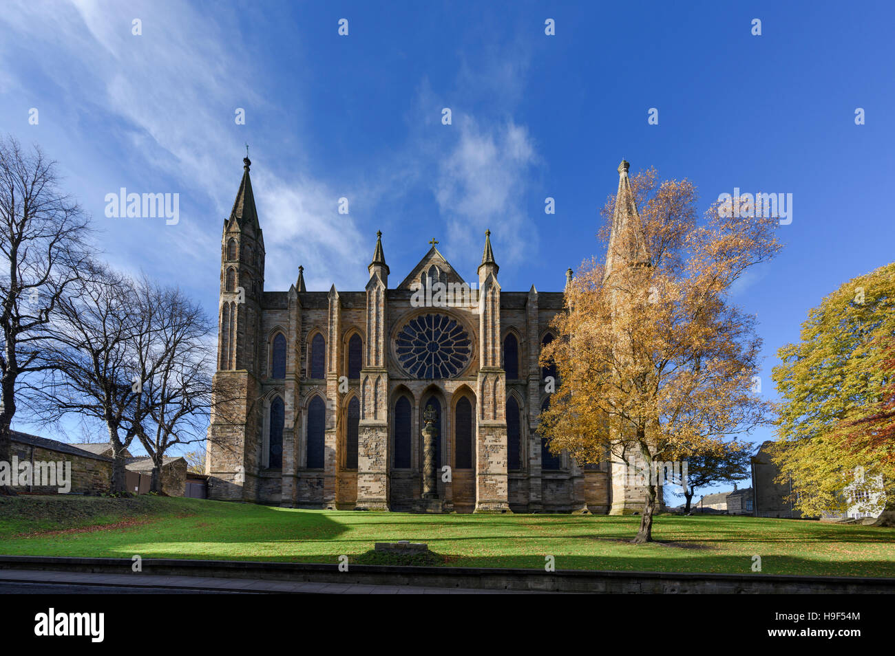 Durham cathedral exterior hi-res stock photography and images - Alamy
