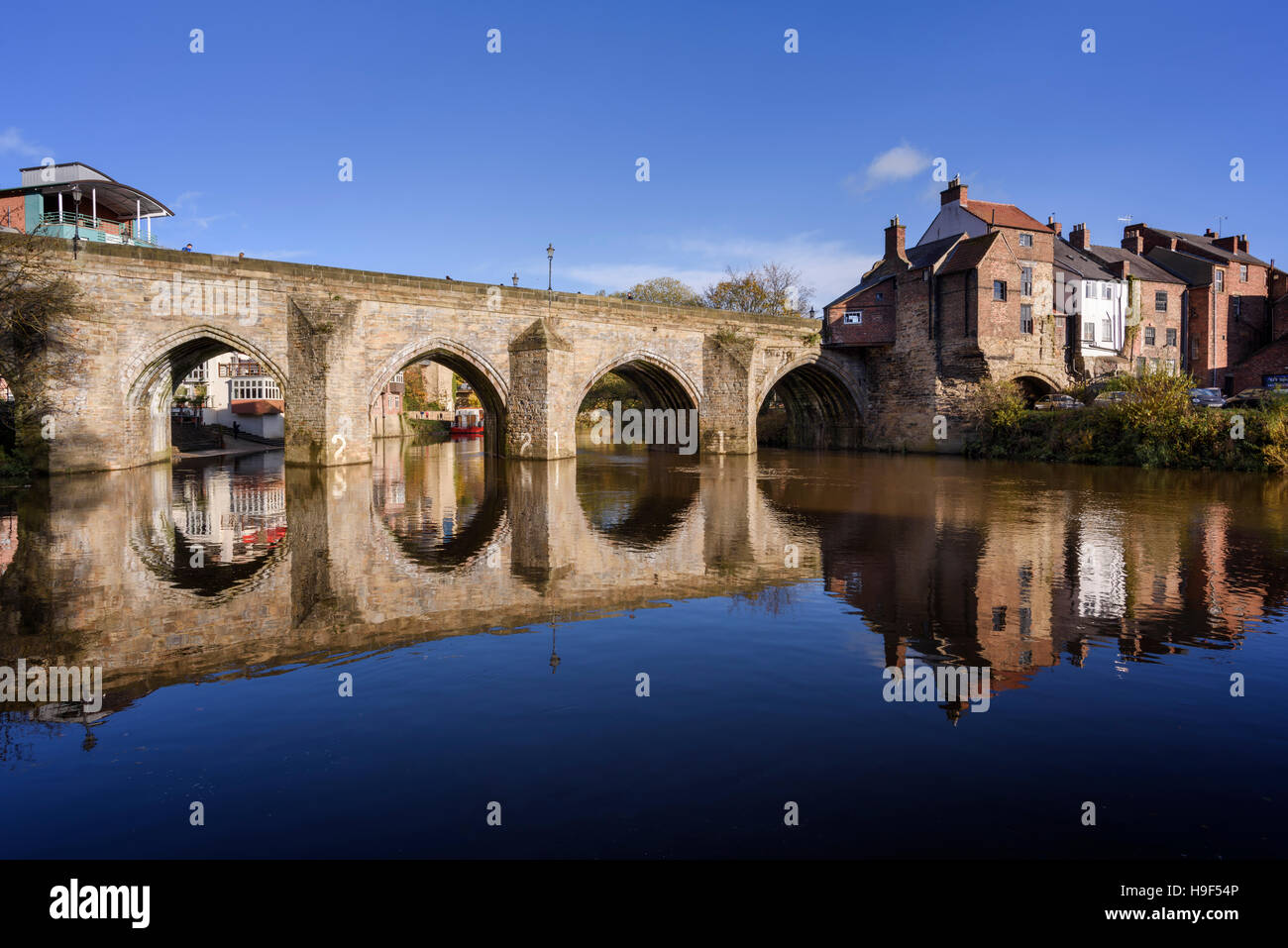 Durham, Elvet Bridge over river Wear Stock Photo - Alamy