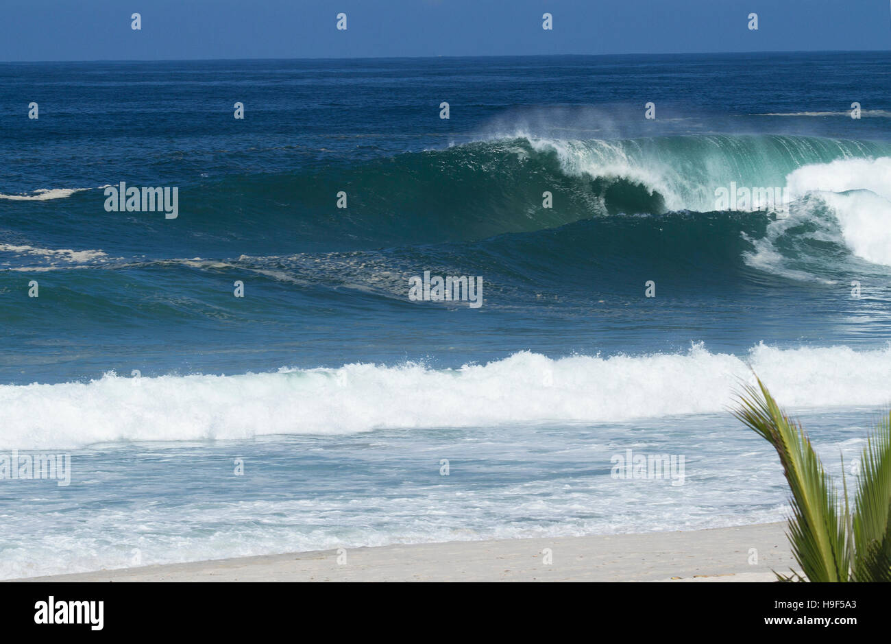 Perfect waves breaking Stock Photo - Alamy