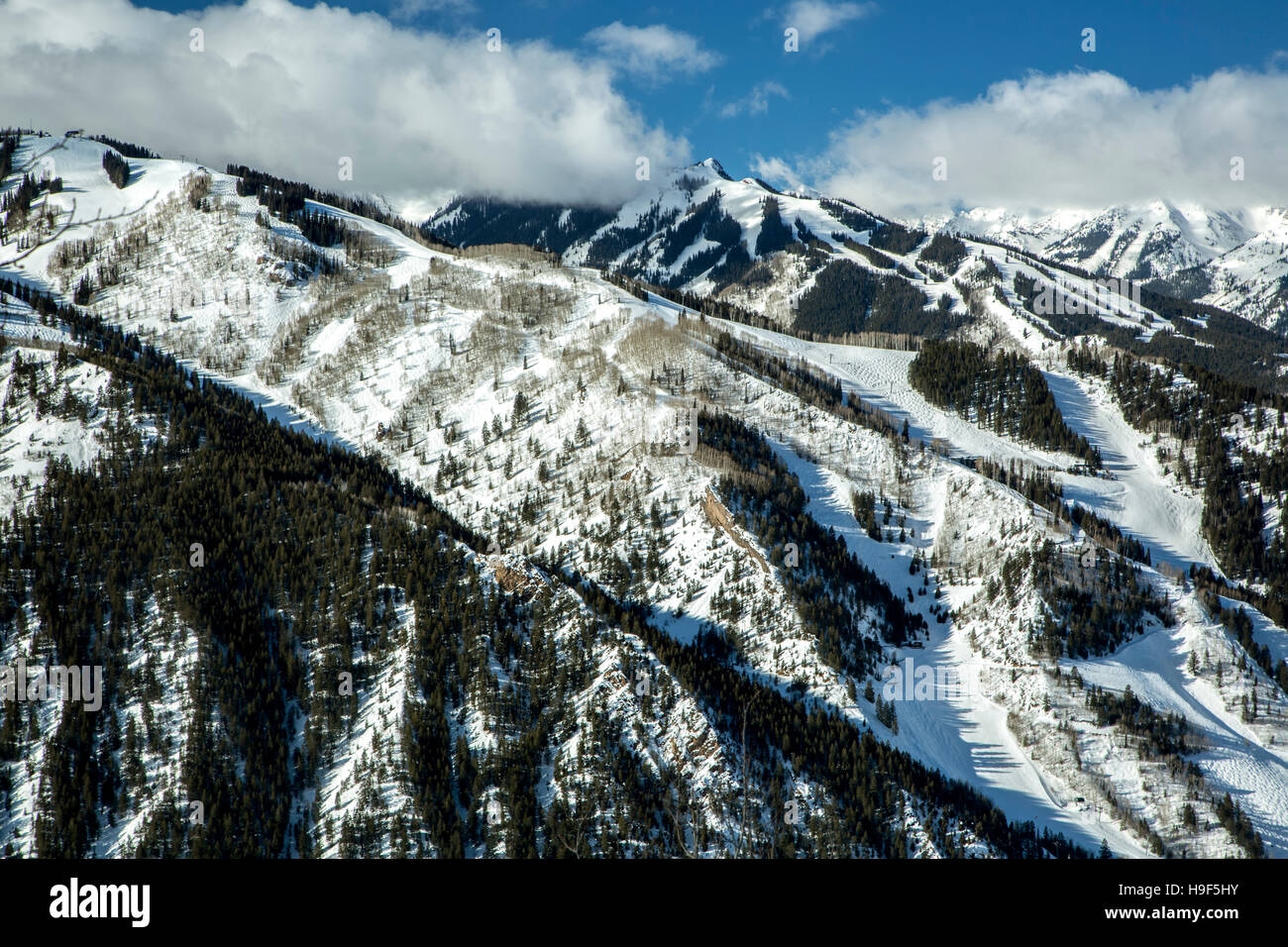 Aspen ski resort hi-res stock photography and images - Alamy