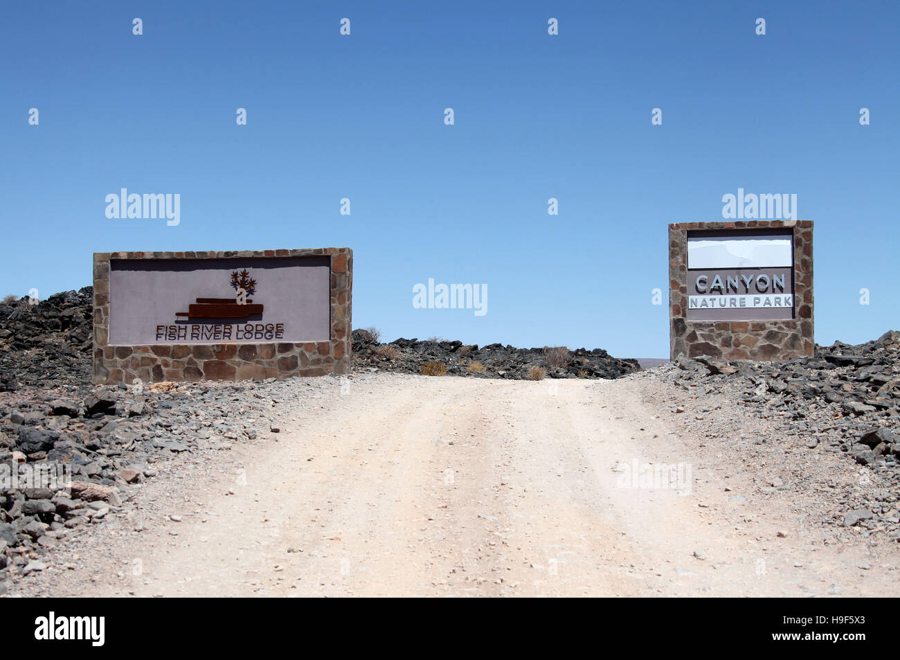 Lodge road sign hi-res stock photography and images - Alamy