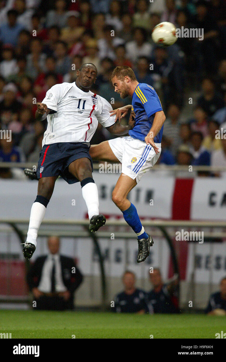 World cup 2002 ball hi-res stock photography and images - Alamy