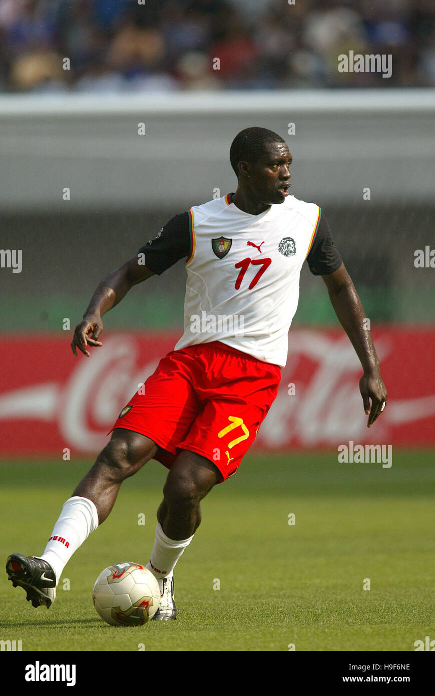 MARC VIVIEN FOE CAMEROON & OLYMPIC LYONNAIS FC NIIGATA STADIUM NIIGATA ...