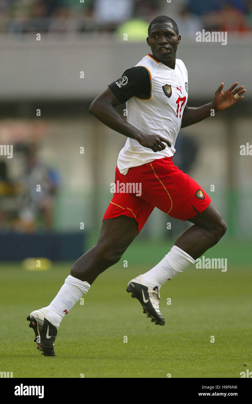 MARC VIVIEN FOE CAMEROON & OLYMPIC LYONNAIS FC NIIGATA STADIUM NIIGATA ...