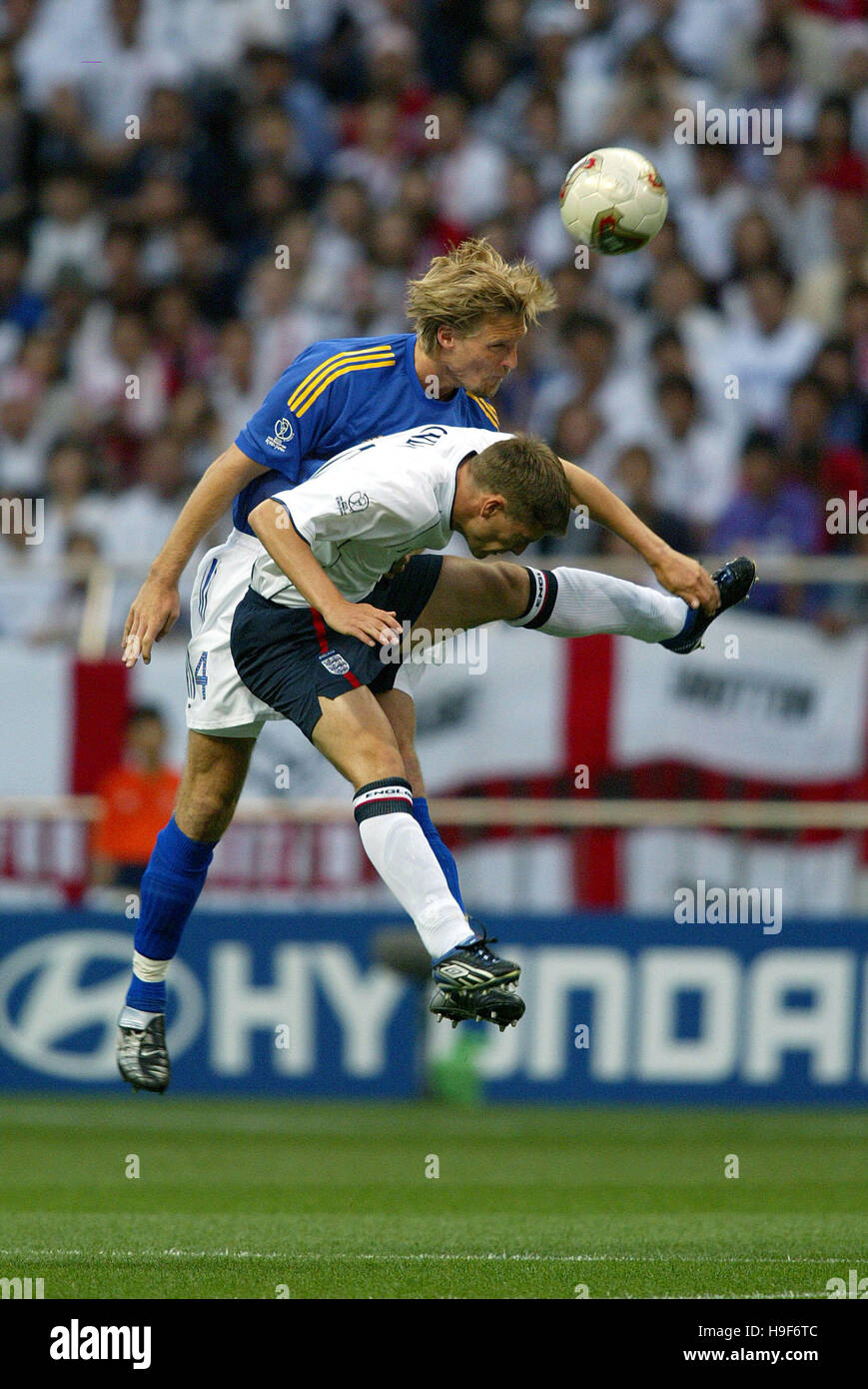MICHAEL OWEN ERIK JAKOBSSON ENGLAND V SWEDEN 2002 SAITANA SAITANA JAPAN ...