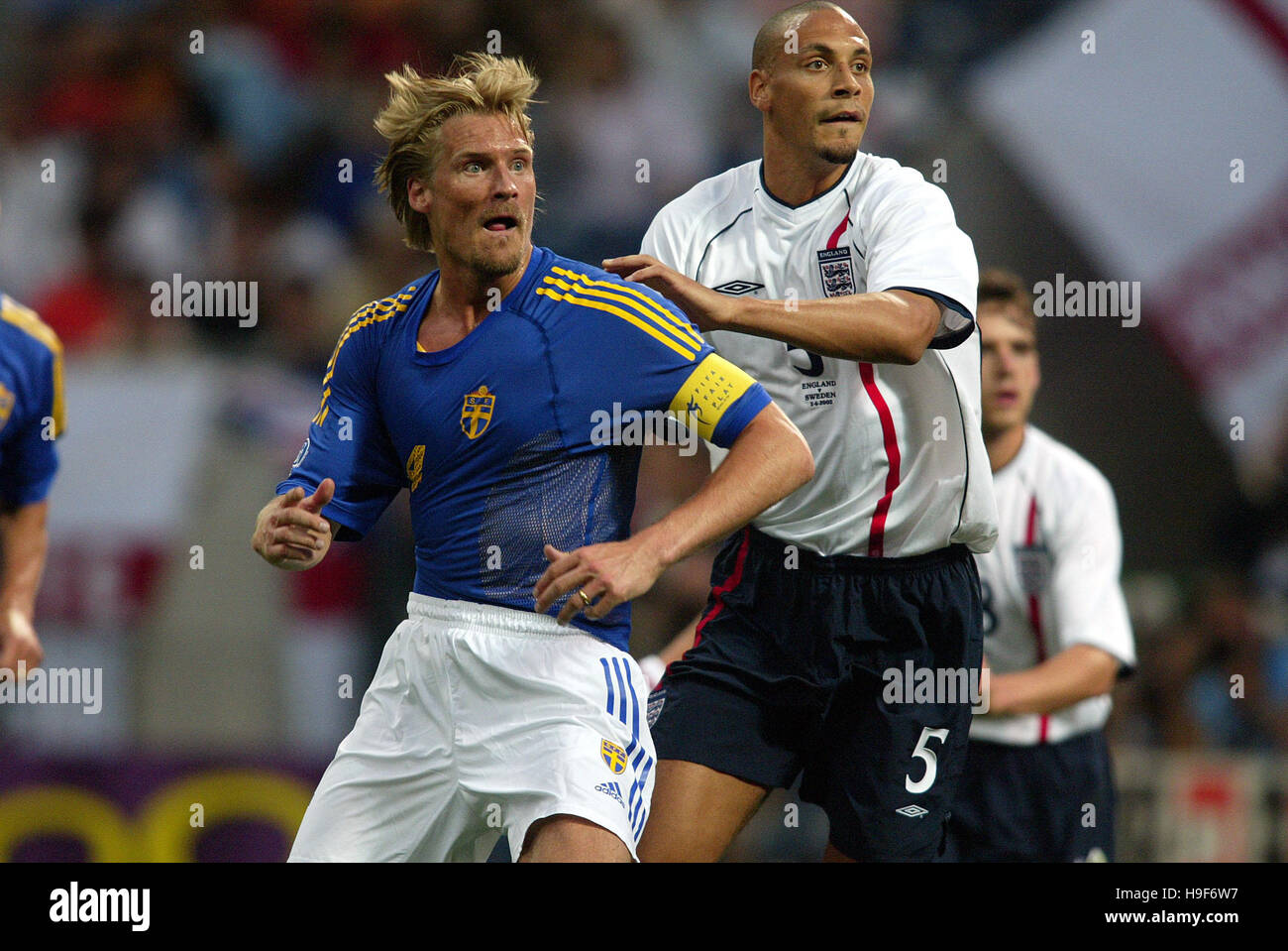 RIO FERDINAND JOHAN MJALLBY ENGLAND V SWEDEN 2002 SAITANA SAITANA JAPAN ...