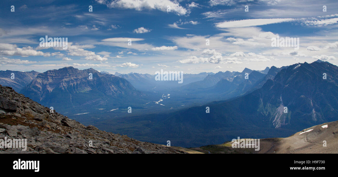 Valley chain hi-res stock photography and images - Alamy