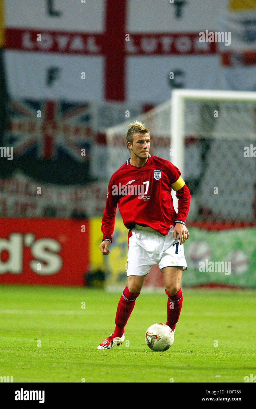 DAVID BECKHAM ENGLAND & MANCHESTER UNITED FC SAPPORO STADIUM SAPPORO ...