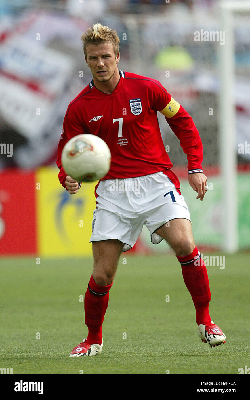 DAVID BECKHAM ENGLAND & MANCHESTER UNITED FC OSAKA STADIUM OSAKA JAPAN ...