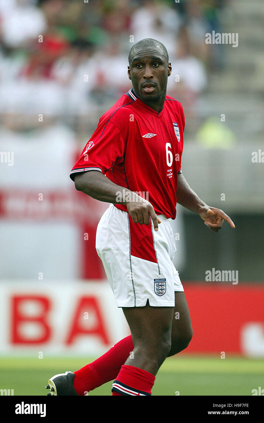 SOL CAMPBELL ENGLAND & ARSENAL FC NAGAI STADIUM OSAKA JAPAN 12 June ...