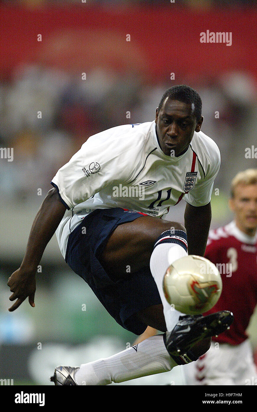 EMILE HESKEY ENGLAND & LIVERPOOL FC BIG SWAN STADIUM NIIGATA JAPAN 15 ...