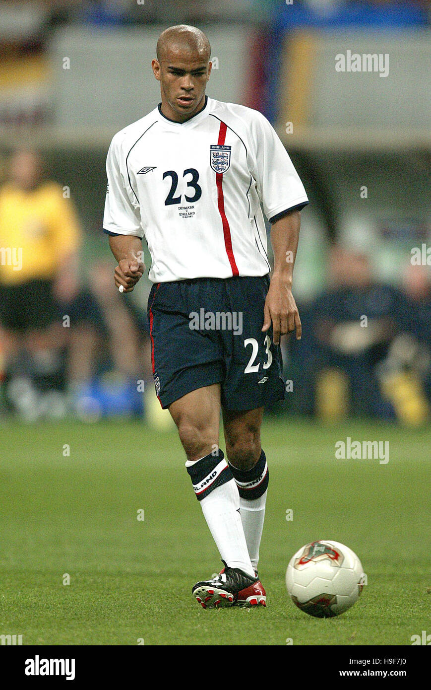 KIERON DYER ENGLAND & NEWCASTLE UNITED FC BIG SWAN STADIUM NIIGATA ...