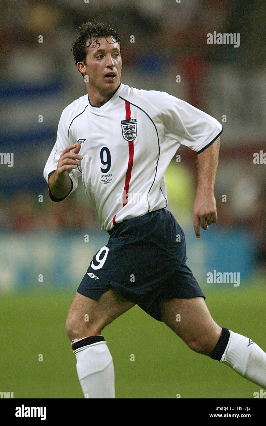 ROBBIE FOWLER ENGLAND & LEEDS UNITED FC BIG SWAN STADIUM NIIGATA JAPAN ...