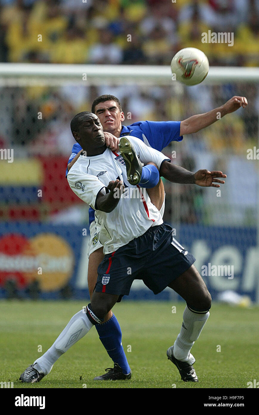 England brazil 2002 world cup heskey hi-res stock photography and ...