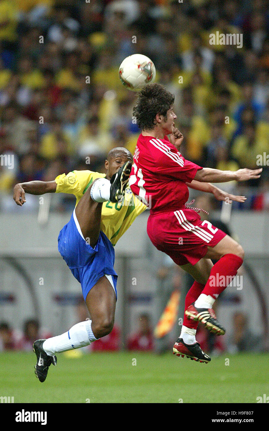 EDILSON & EMRE BELOZOGLU BRAZIL V TURKEY SAITAMA STADIUM SAITAMA JAPAN ... EDILSON & EMRE BELOZOGLU BRAZIL V TURKEY SAITAMA STADIUM SAITAMA JAPAN ...