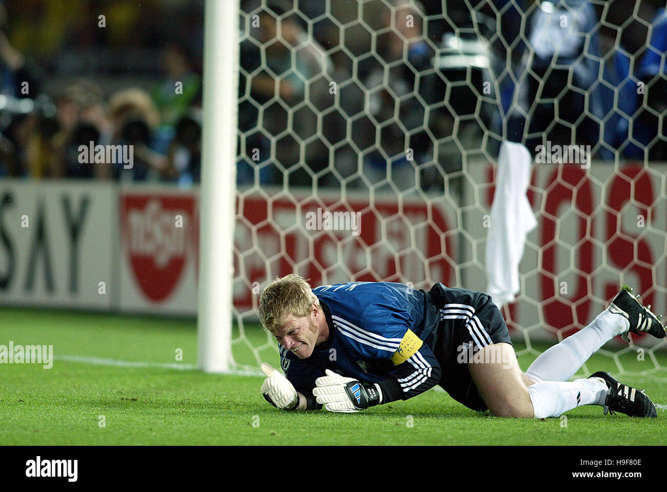 OLIVER KAHN AFTER SECOND GOAL BRAZIL V GERMANY YOKOHAMA STADIUM ...
