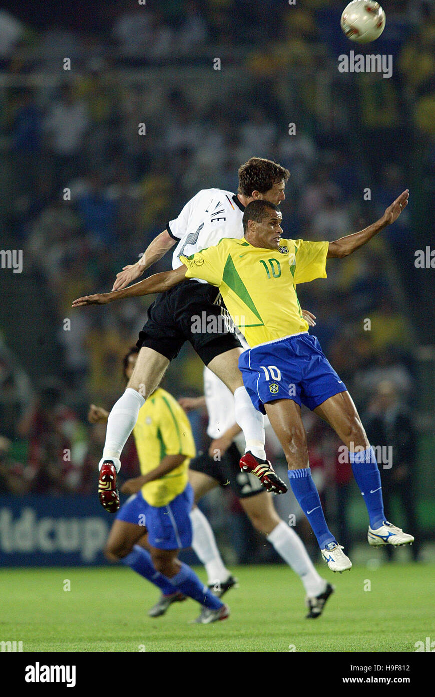 THOMAS LINKE & RIVALDO GERMANY V BRAZIL INTERNATIONAL STADIUM YOKOHAMA ...