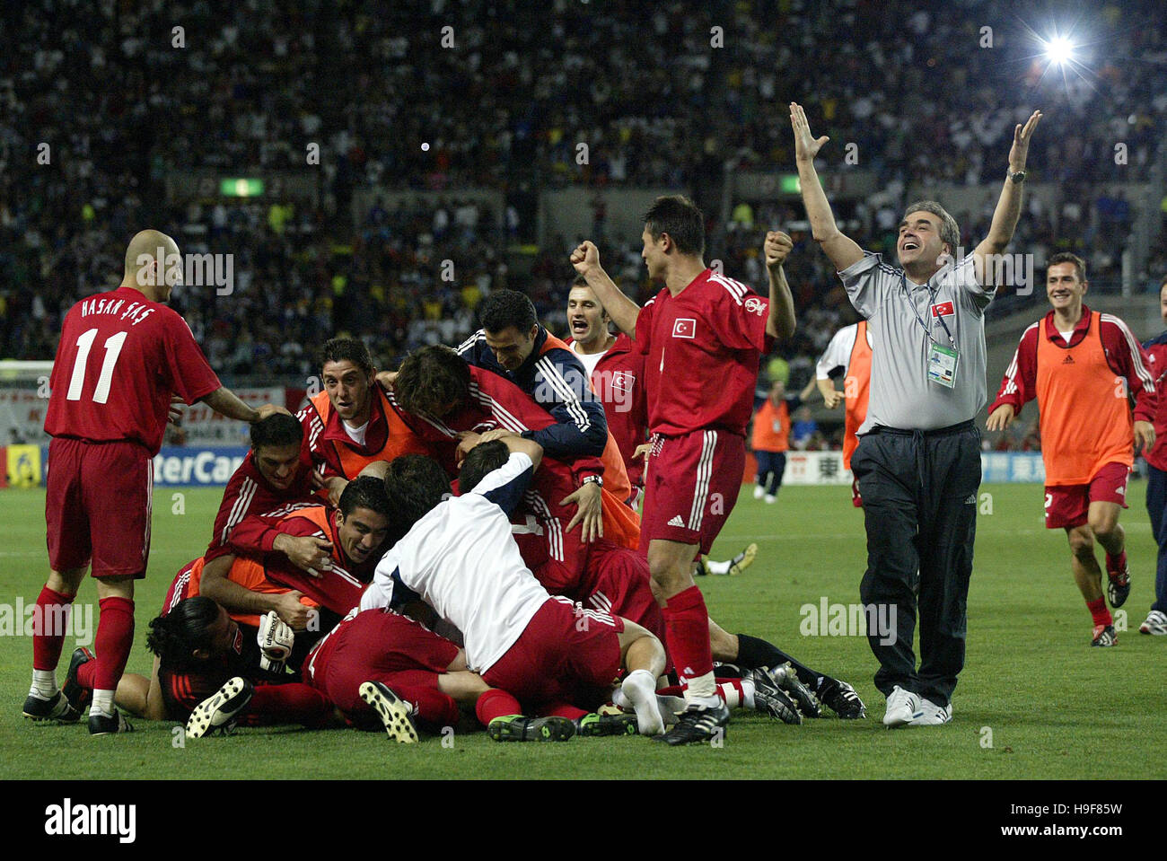 TURKEY PLAYERS CELEBRATE GOAL SENEGAL V TURKEY SAITAMA STADIUM SAITAMA ...