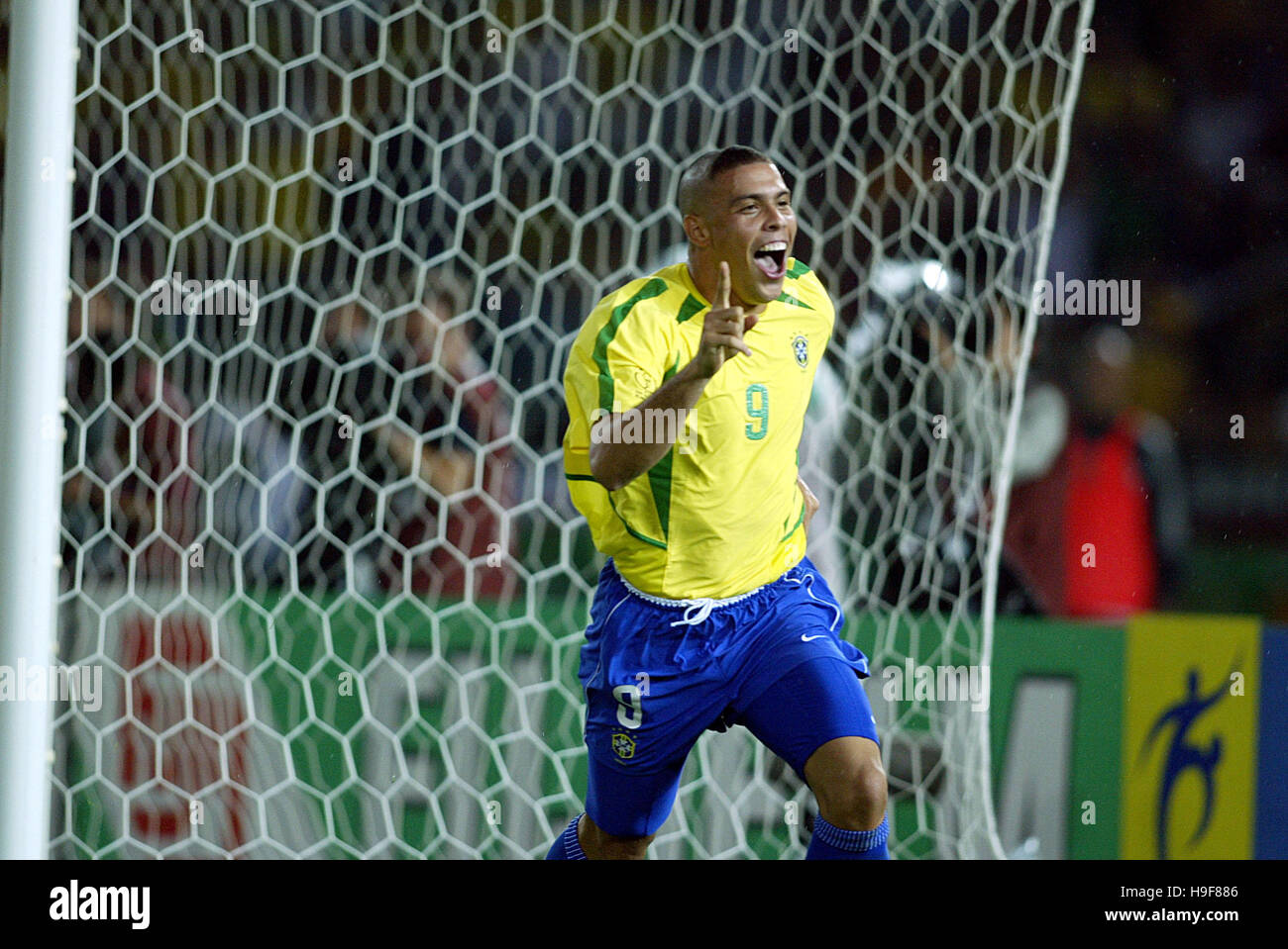 RONALDO CELEBRATES 1ST GOAL BRAZIL V GERMANY YOKOHAMA STADIUM YOKOHAMA ...