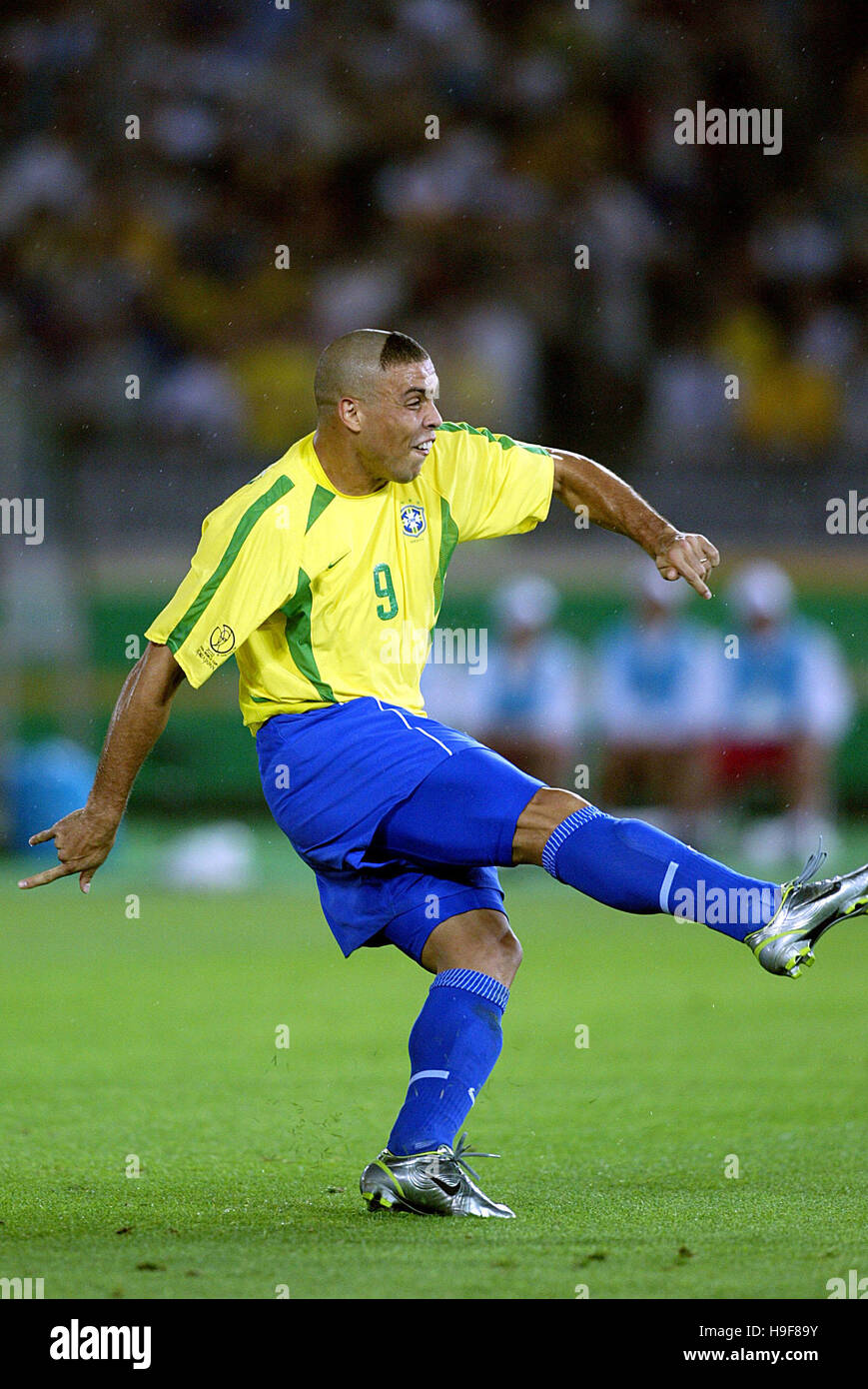 Ronaldo 2002 world cup hi-res stock photography and images - Alamy
