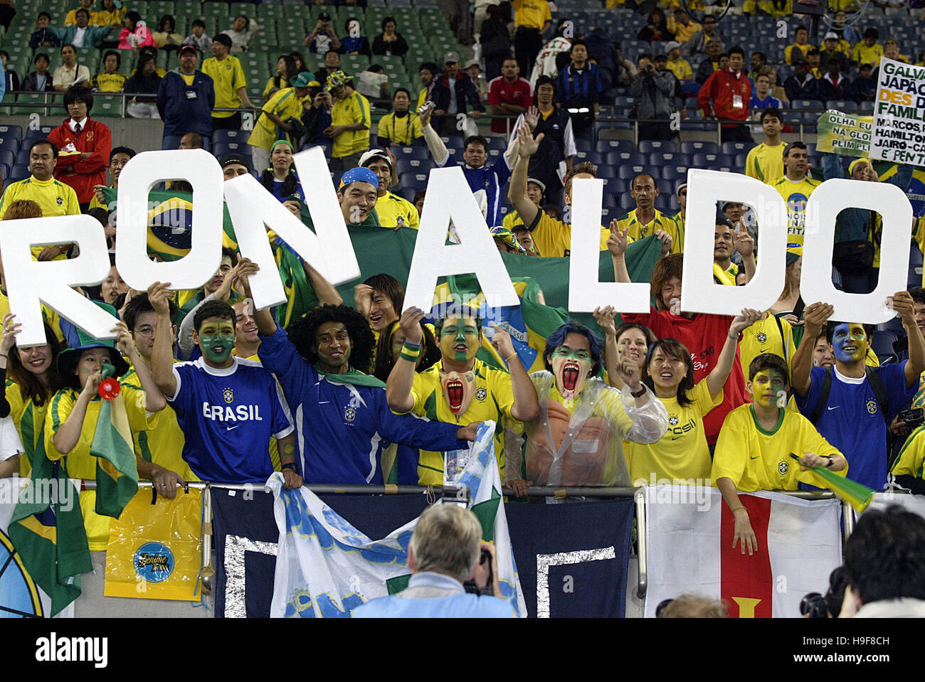 BRAZILIAN FANS WORLD CUP JAPAN 2002 SAITAMA STADIUM SAITAMA JAPAN 26 ...