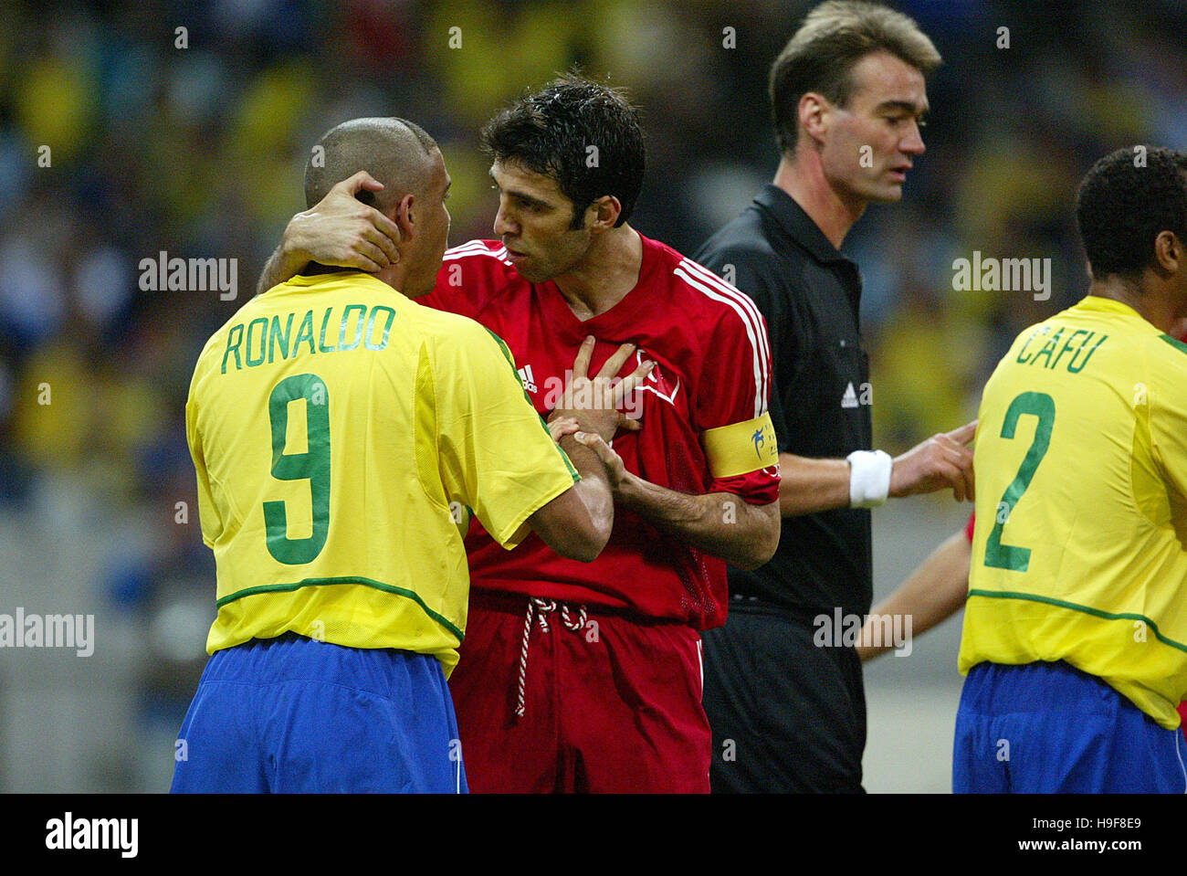 RONALDO & HAKAN SUKUR BRAZIL V TURKEY SAITAMA STADIUM SAITAMA JAPAN 26 ... RONALDO & HAKAN SUKUR BRAZIL V TURKEY SAITAMA STADIUM SAITAMA JAPAN 26 ...