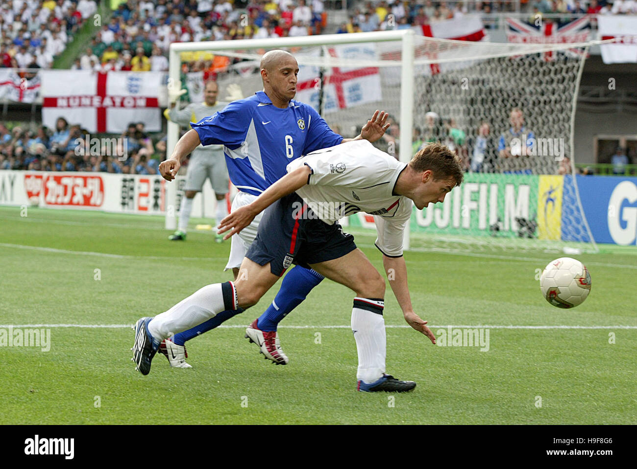 ROBERTO CARLOS & MICHAEL OWEN ENGLAND V BRAZIL SHIZUOKA STADIUM ECOPA ...