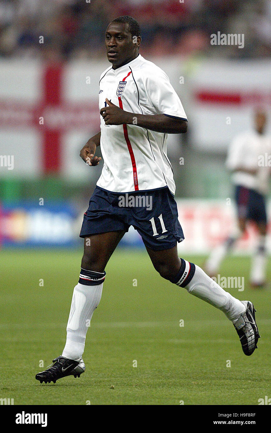 EMILE HESKEY ENGLAND & LIVERPOOL FC NIIGATA STADIUM BIG SWAN NIIGATA ...