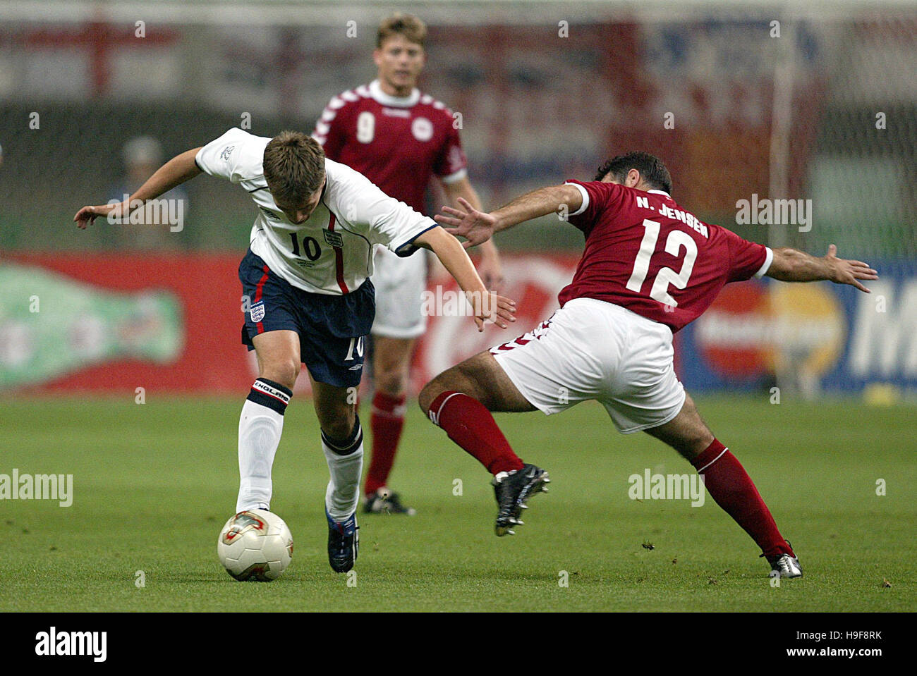 MICHAEL OWEN & NICLAS JENSEN DENMARK V ENGLAND NIIGATA STADIUM BIG SWAN ...
