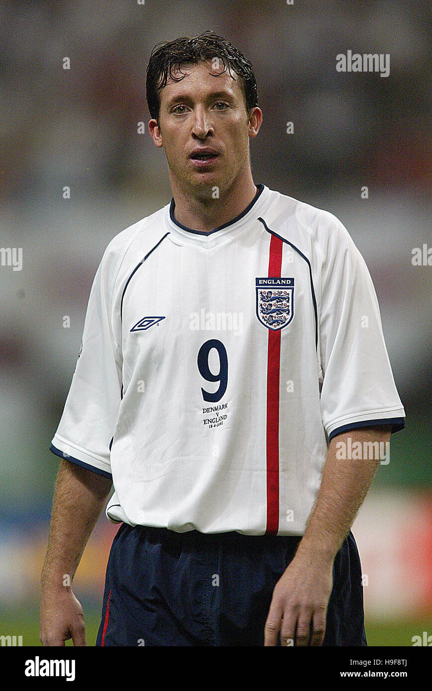 ROBBIE FOWLER ENGLAND & LEEDS UNITED FC NIIGATA STADIUM BIG SWAN ...