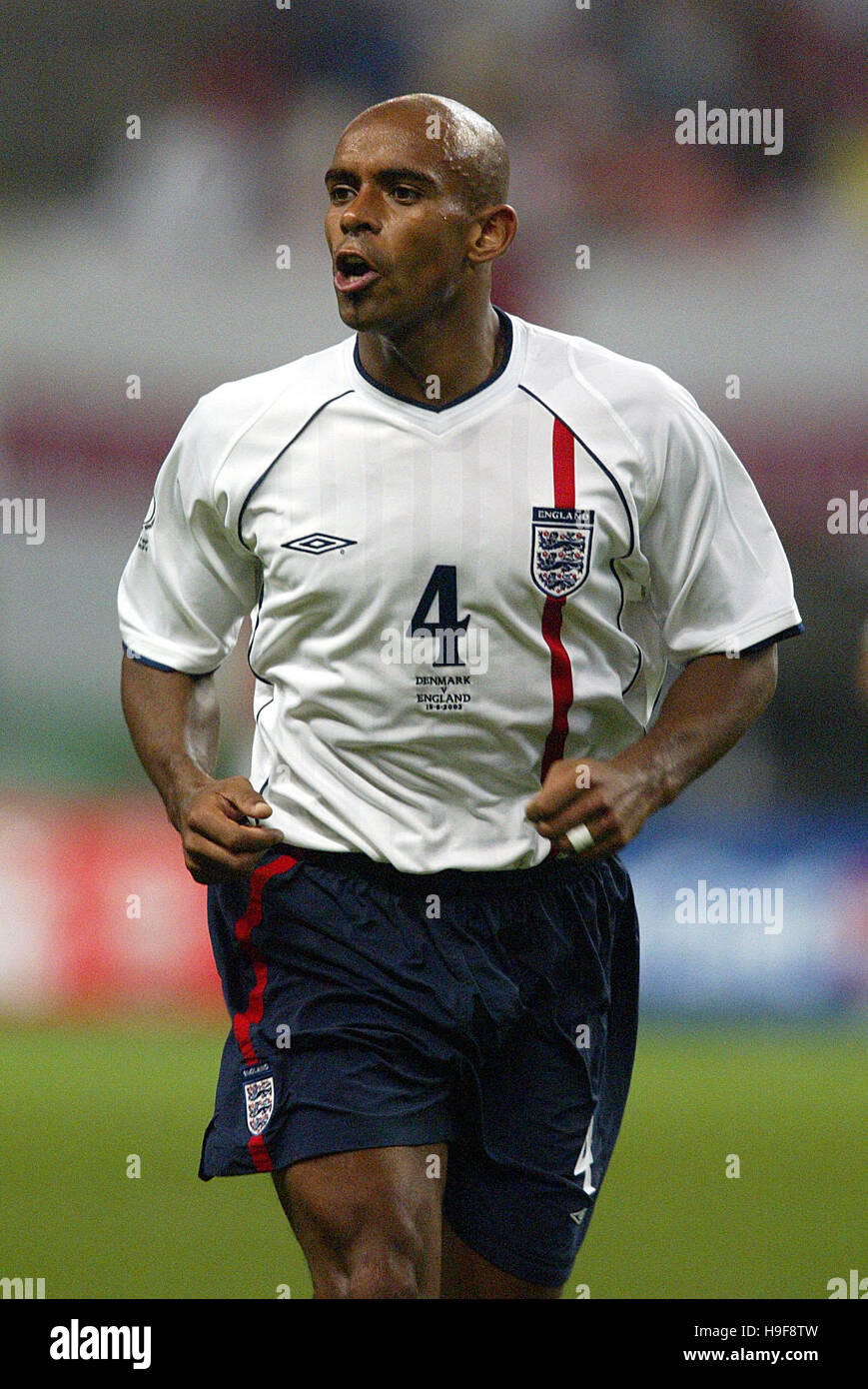 TREVOR SINCLAIR ENGLAND & WEST HAM UNITED FC NIIGATA STADIUM BIG SWAN ...