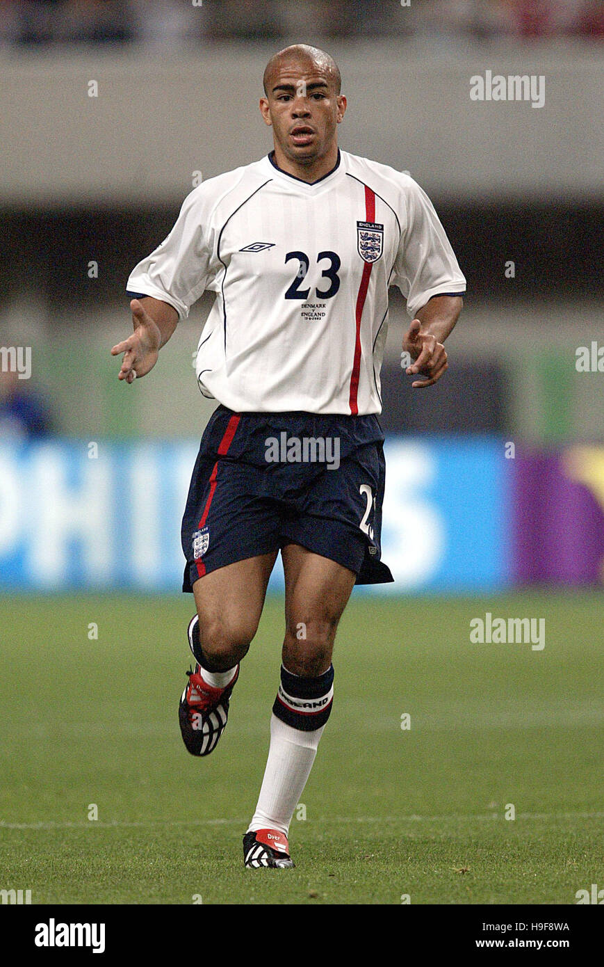 KIERON DYER ENGLAND & NEWCASTLE UNITED FC NIIGATA STADIUM BIG SWAN ...