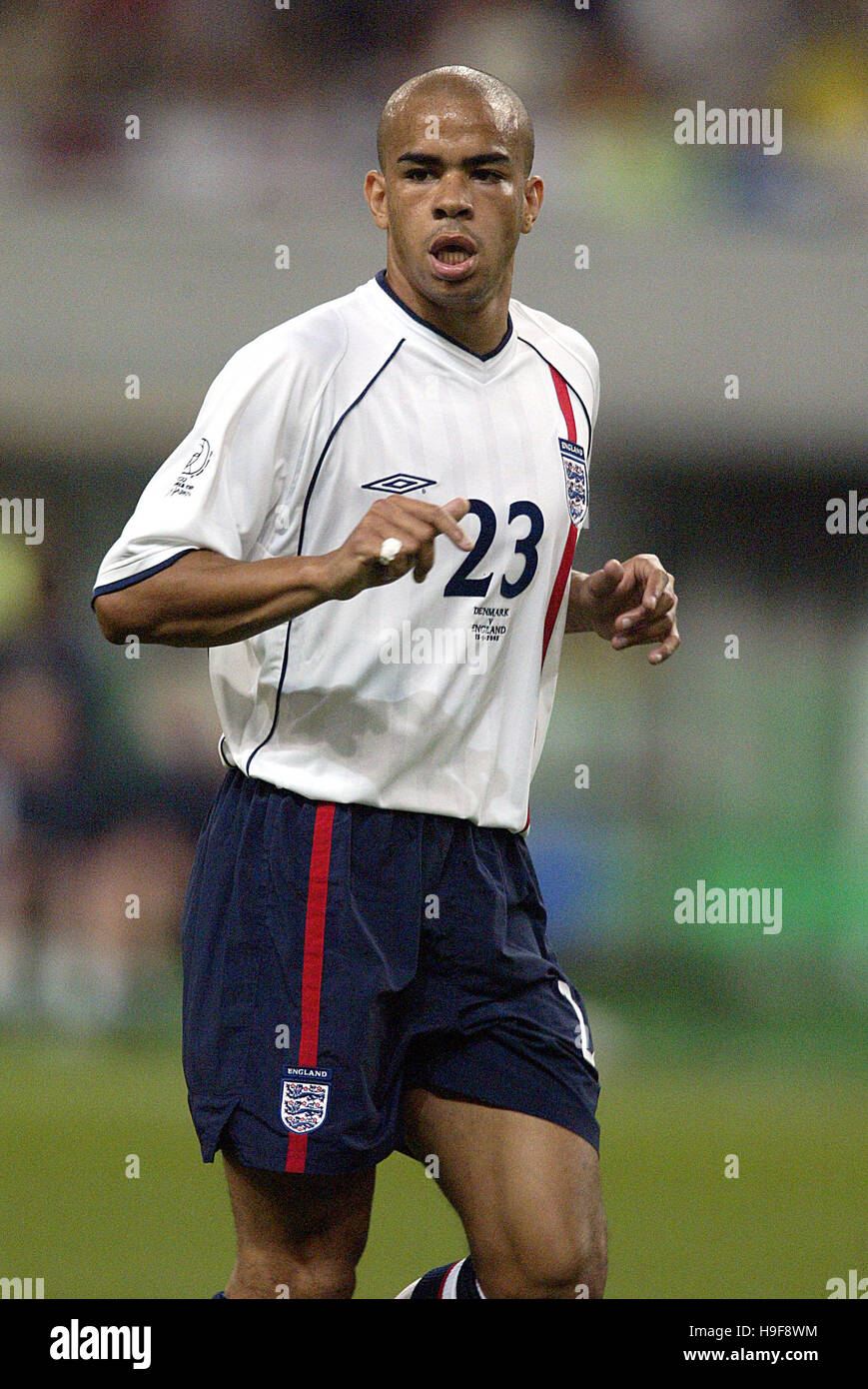 KIERON DYER ENGLAND & NEWCASTLE UNITED FC NIIGATA STADIUM BIG SWAN ...